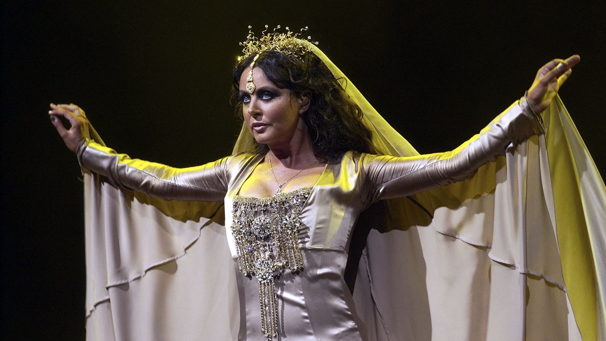Singer Sarah Brightman drops plans to go to space - CBS News