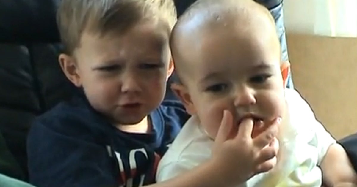 "Charlie Bit My Finger" boys cash in on catchphrase - CBS News