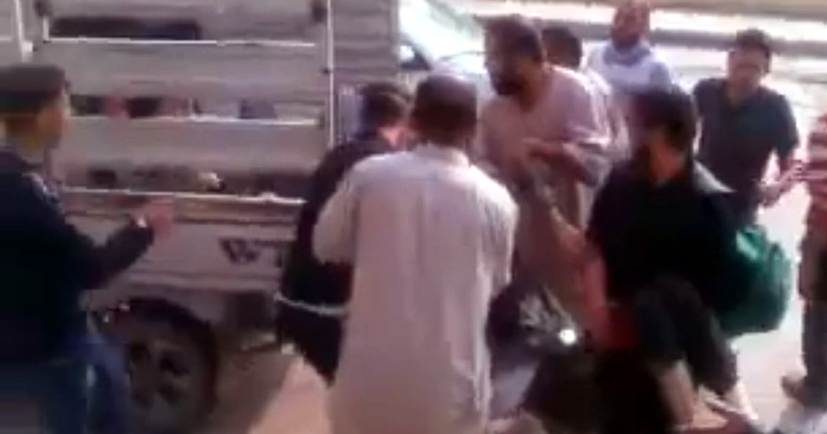 Syrian activists: Deadly shelling at Aleppo bakery - CBS News