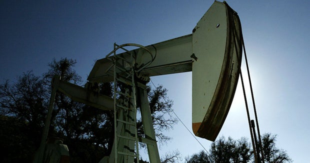 Falling oil prices ease pain at the pump - CBS News