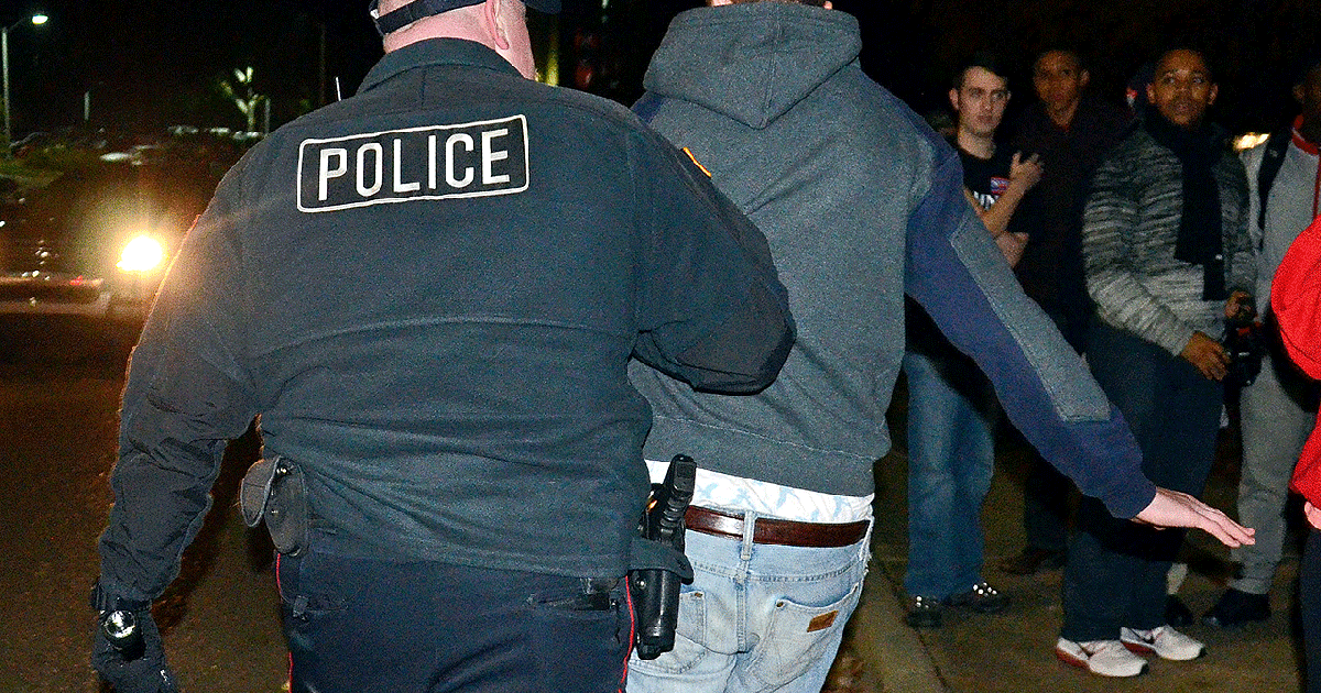 Racial slurs yelled at Ole Miss Obama protest - CBS News