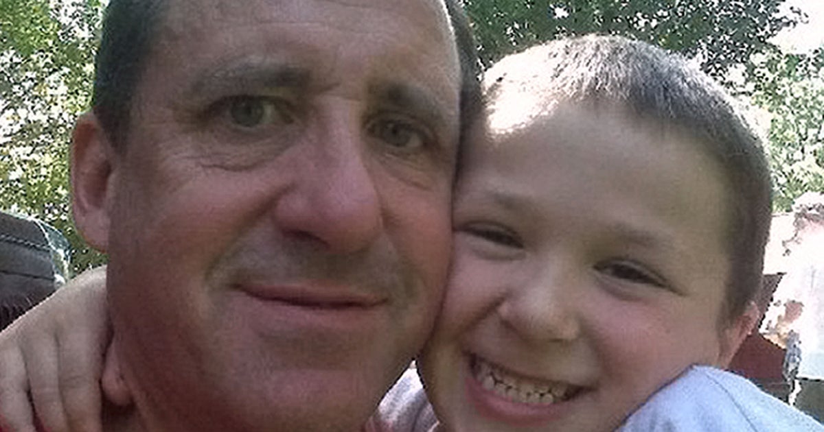 Mom: Newtown victim shouted for classmates to run - CBS News