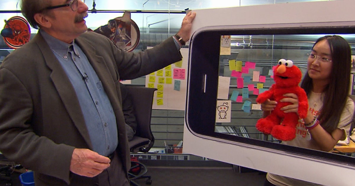 It's Elmo calling! - CBS News