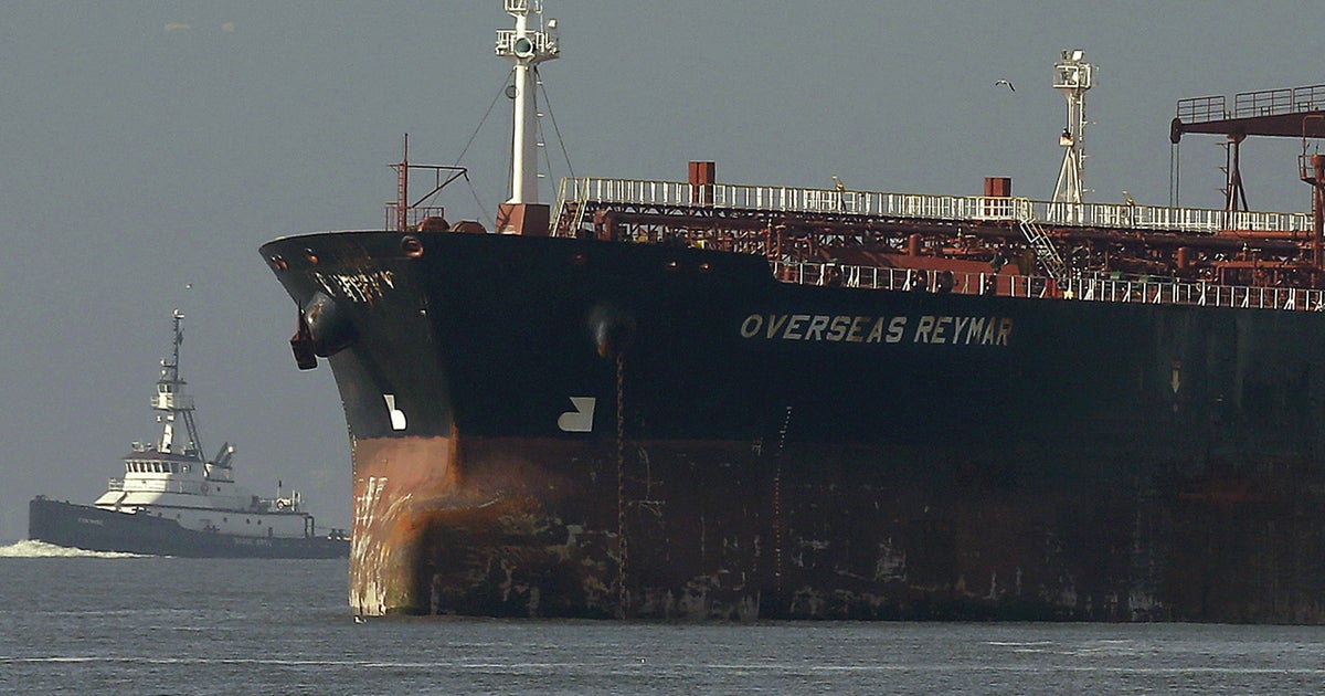Tanker strikes San Francisco-Oakland Bay Bridge - CBS News