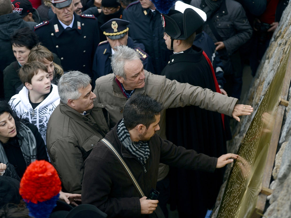 Costa Concordia victims mark 1-year anniversary - CBS News