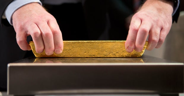 Gold price in freefall - CBS News