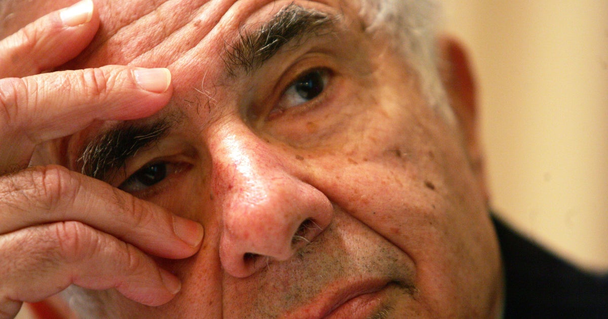Carl Icahn: Apple should launch $150B stock buyback - CBS News