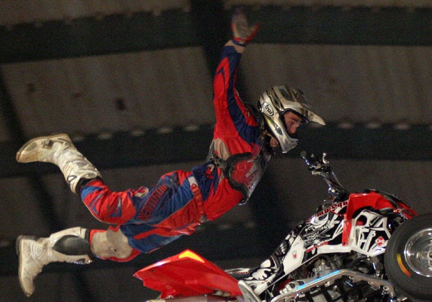 Caleb Moore dies after Winter X Games snowmobile crash in Colo. - CBS News