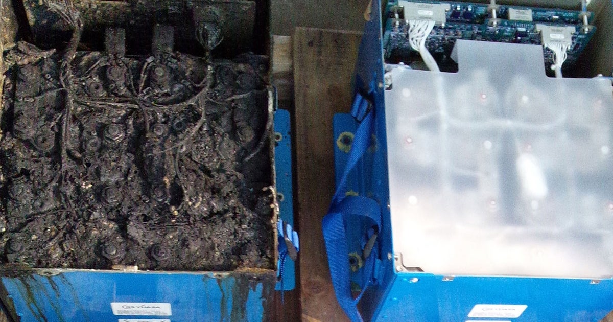 Signs of runaway heat seen in Boeing 787 Dreamliner batteries - CBS News