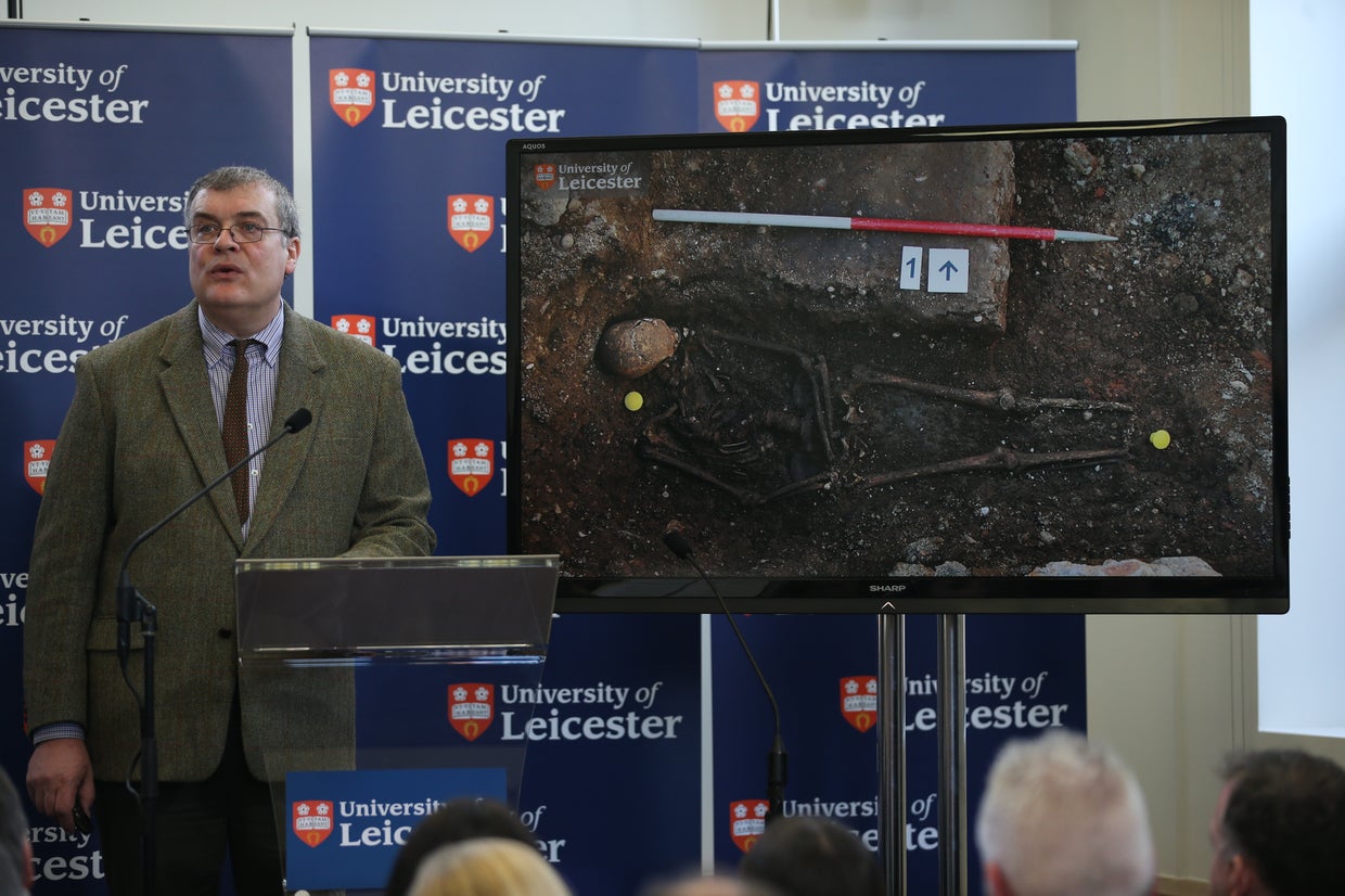 King Richard III skeleton found in parking lot