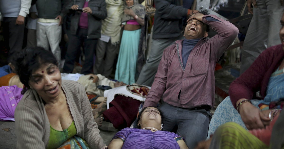 At least 31 killed at India Hindu festival - CBS News