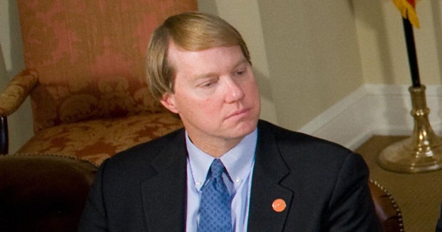 Discover CEO receives $9.91 million in 2012 pay - CBS News
