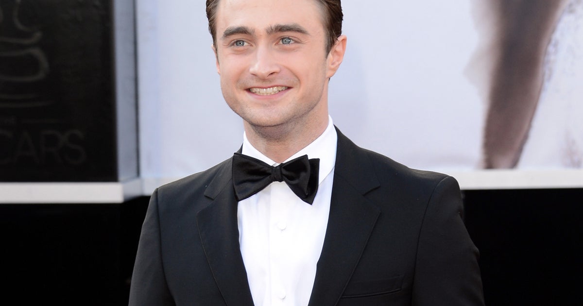 Daniel Radcliffe returns to London stage - CBS News