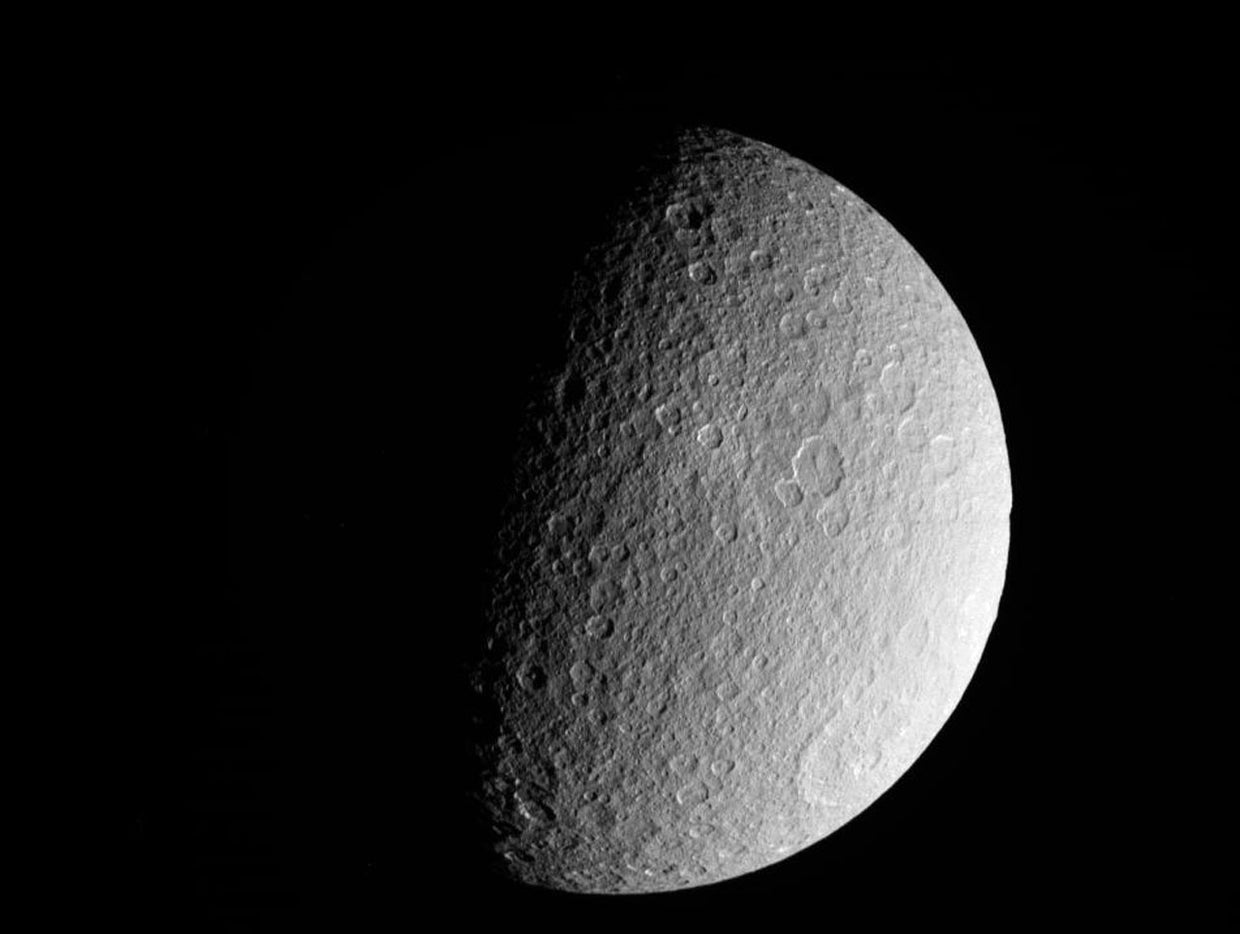Spectacular raw images of Saturn's moons