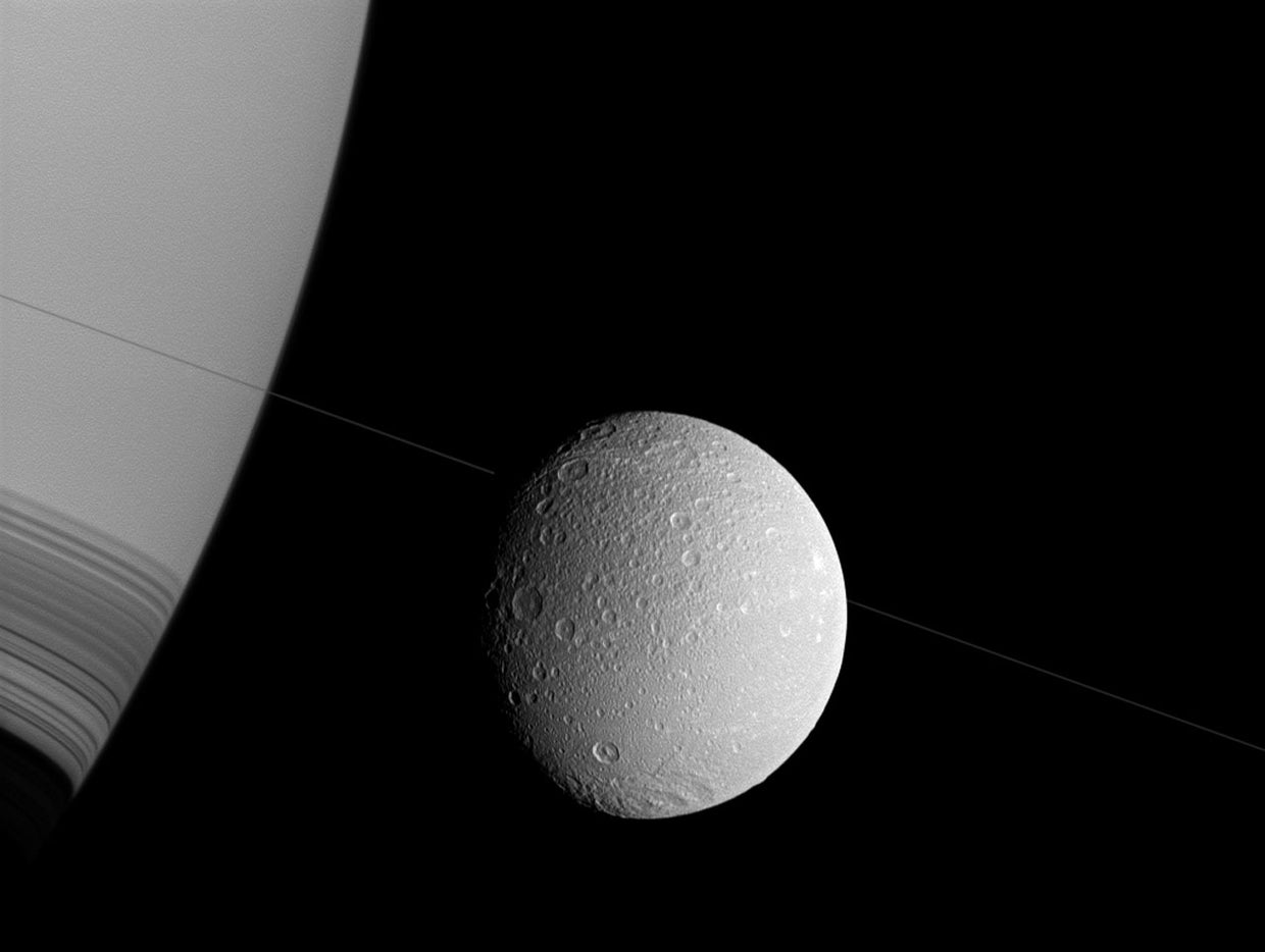 Spectacular raw images of Saturn's moons