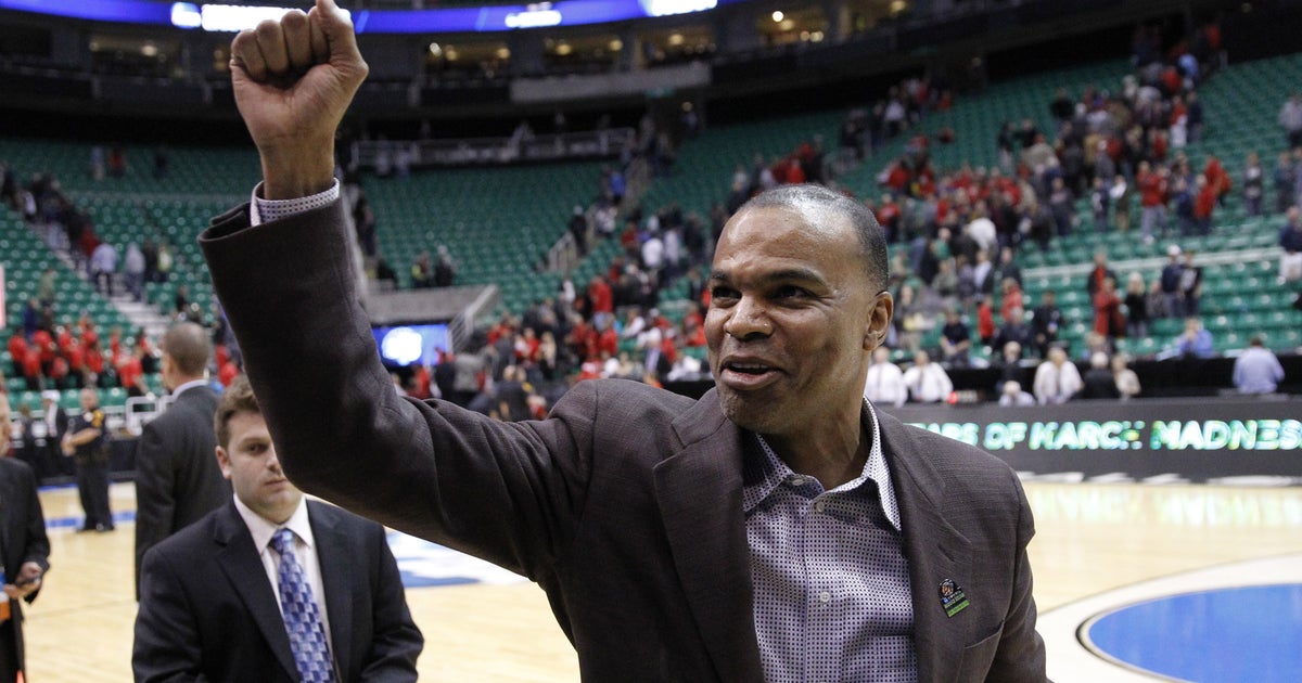 Tommy Amaker: Scandal-tested coach makes history at Harvard - CBS News