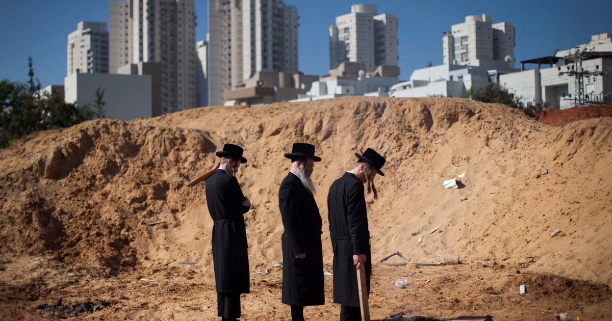 Israelis prepare for Passover