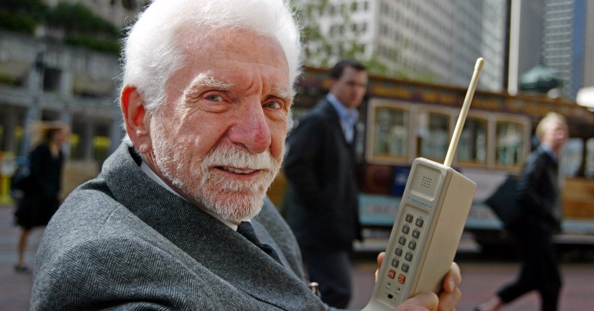 Cell phone turns 40: Martin Cooper's first call on the DynaTAC - CBS News