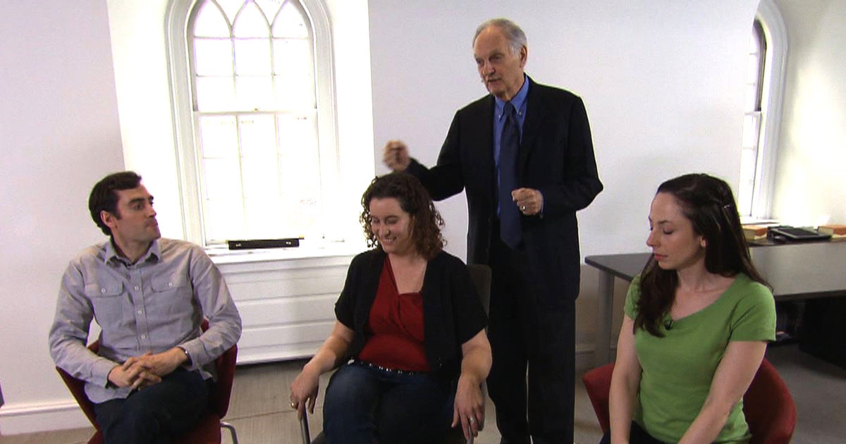 Professor Alan Alda teaches scientists how to speak - CBS News