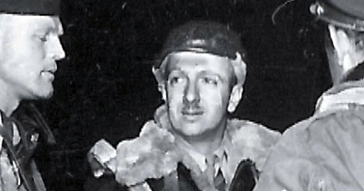 Walter Cronkite's World War II letters home detailed in new book - CBS News