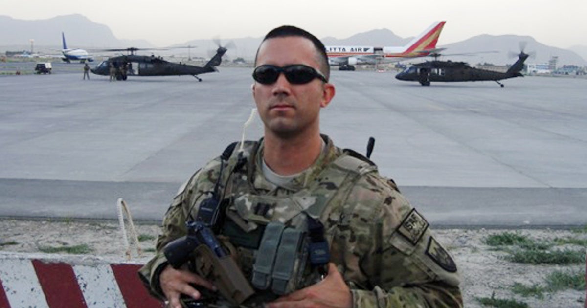 Navy pilot earns degree in combat zone - CBS News