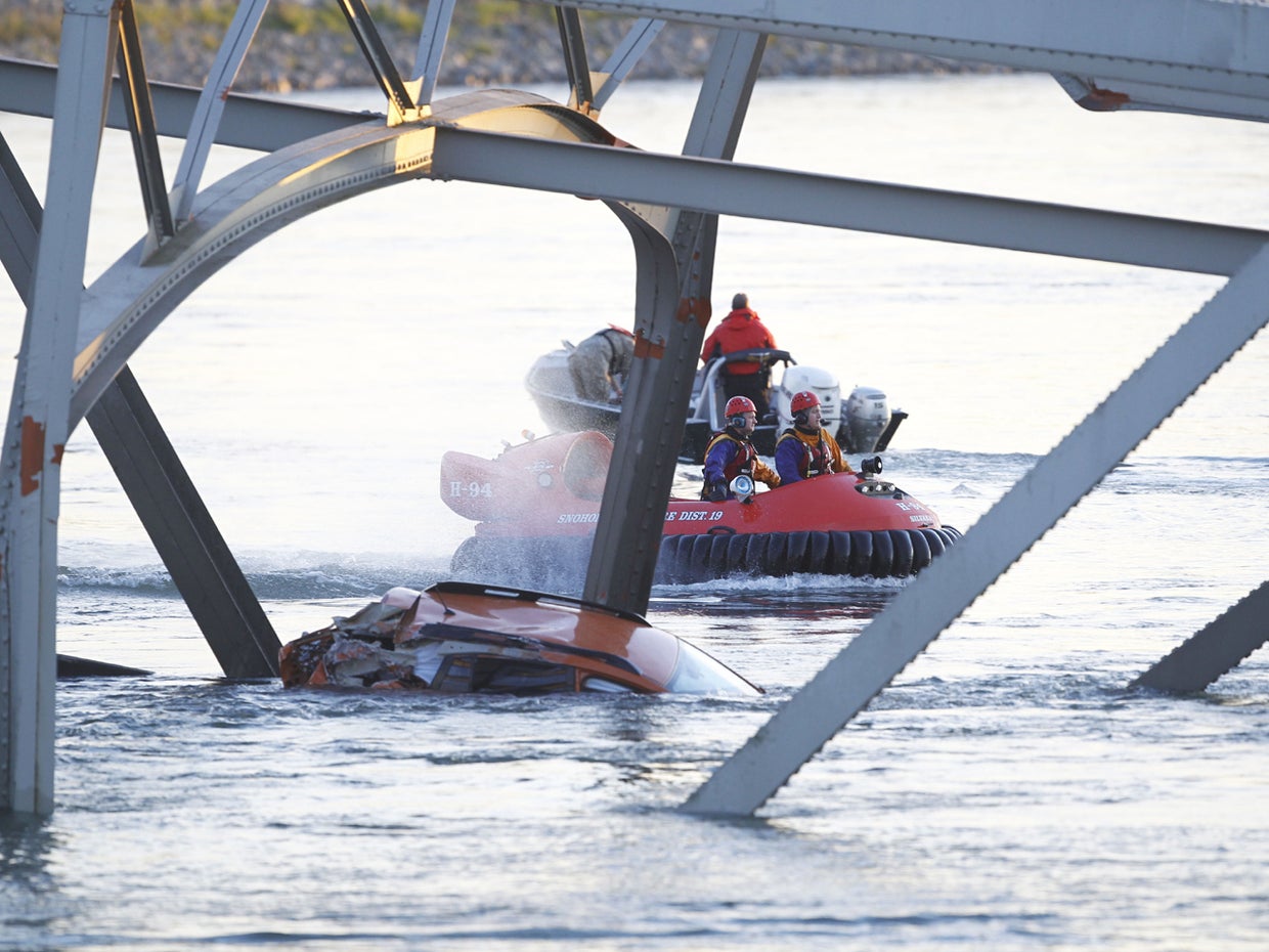 Washington state bridge collapses