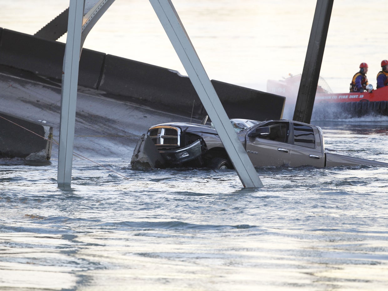 Washington state bridge collapses