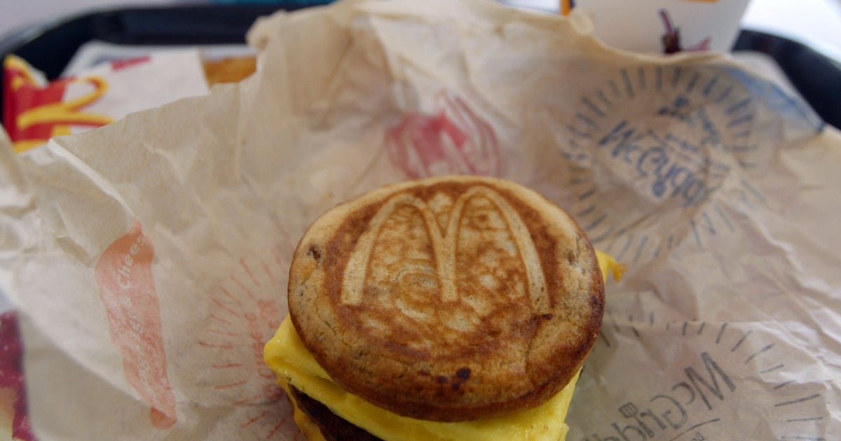 McDonald's mixes breakfast and burgers -- for night owls - CBS News