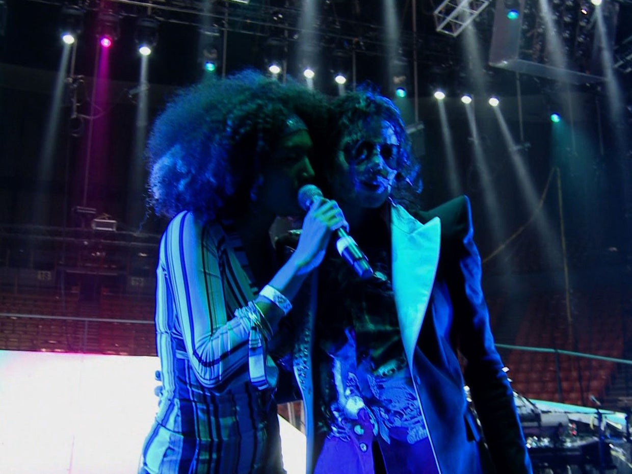 Backup singers come to the fore