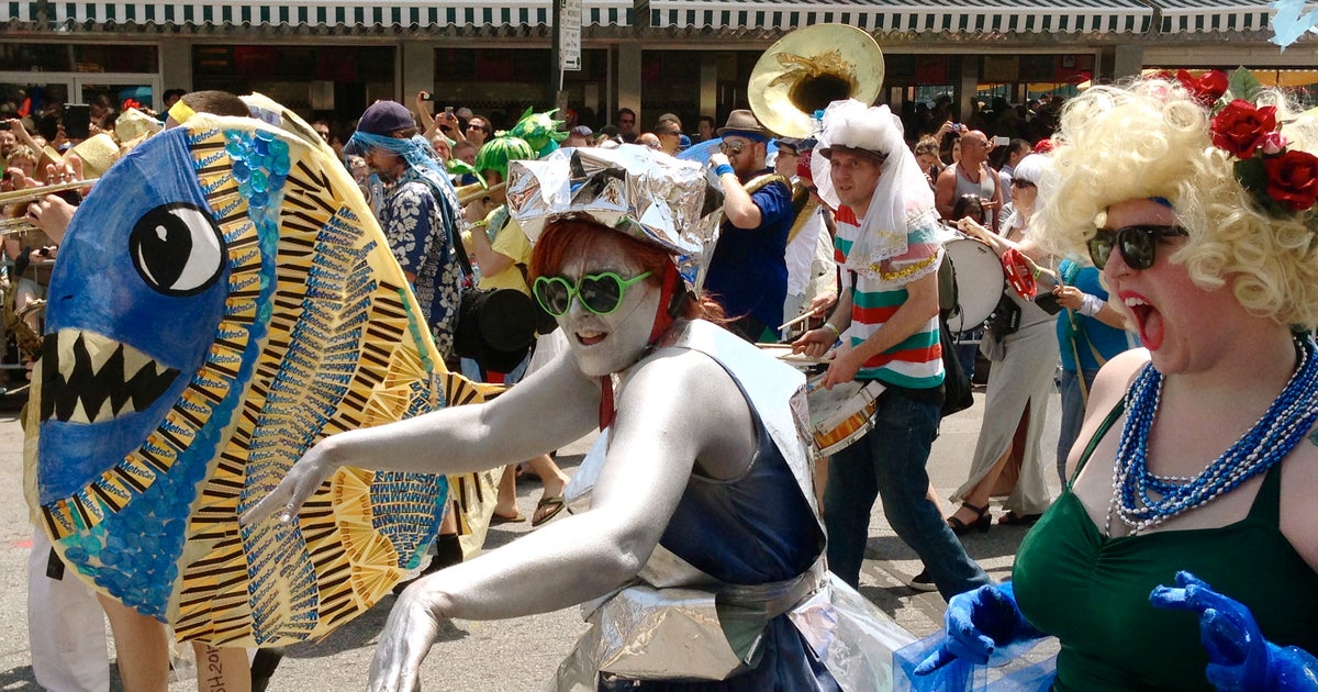 NYC's Mermaid Parade soldiers on post-superstorm - CBS News