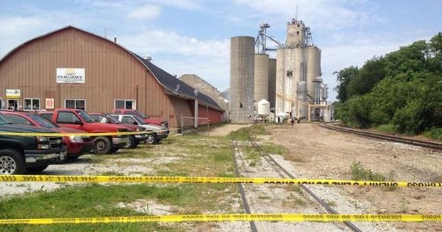 Indiana fertilizer plant explosion kills one person - CBS News