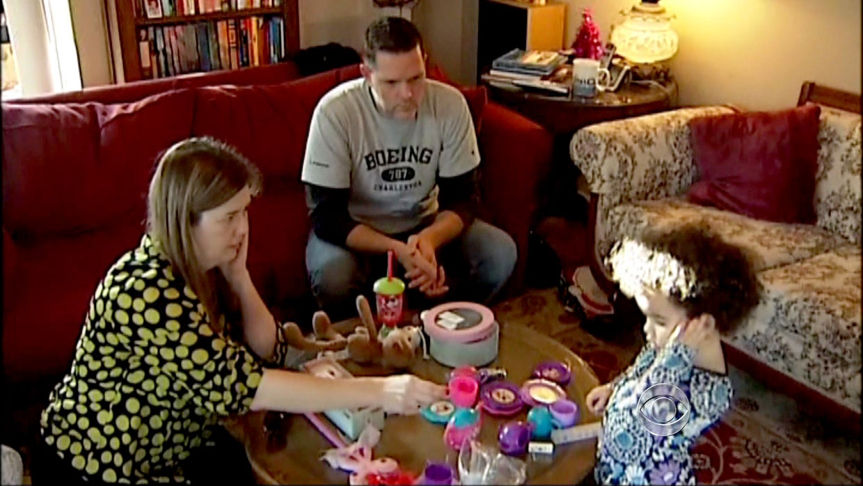 "Baby Veronica" dad turns self in, refuses extradition - CBS News