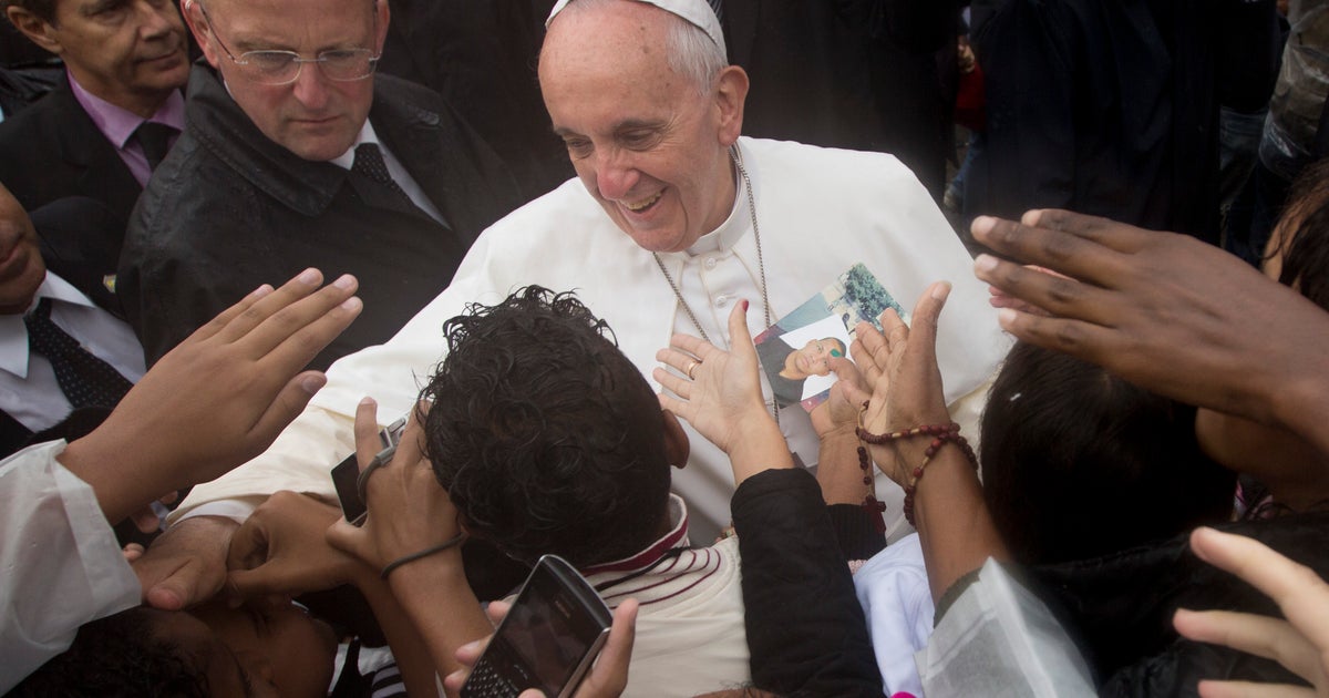 Pope Francis reaches out to followers by phone - CBS News