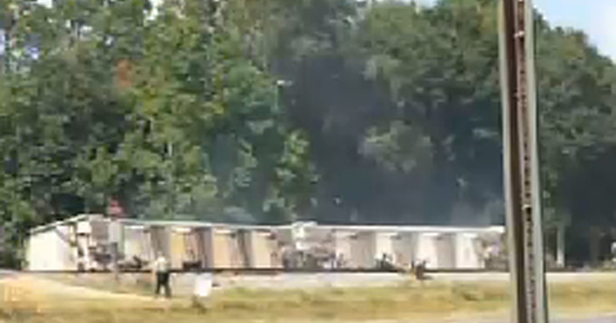 Train carrying hazardous chemicals derails in Louisiana - CBS News Train carrying hazardous chemicals derails in Louisiana - CBS News