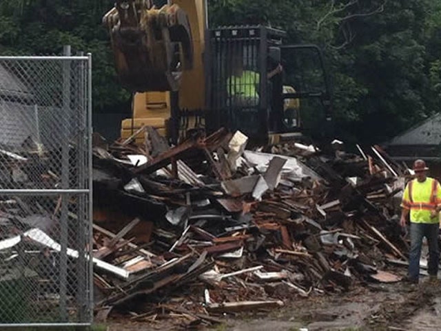Ariel Castro Update: Home of Cleveland kidnapper is torn down - CBS News