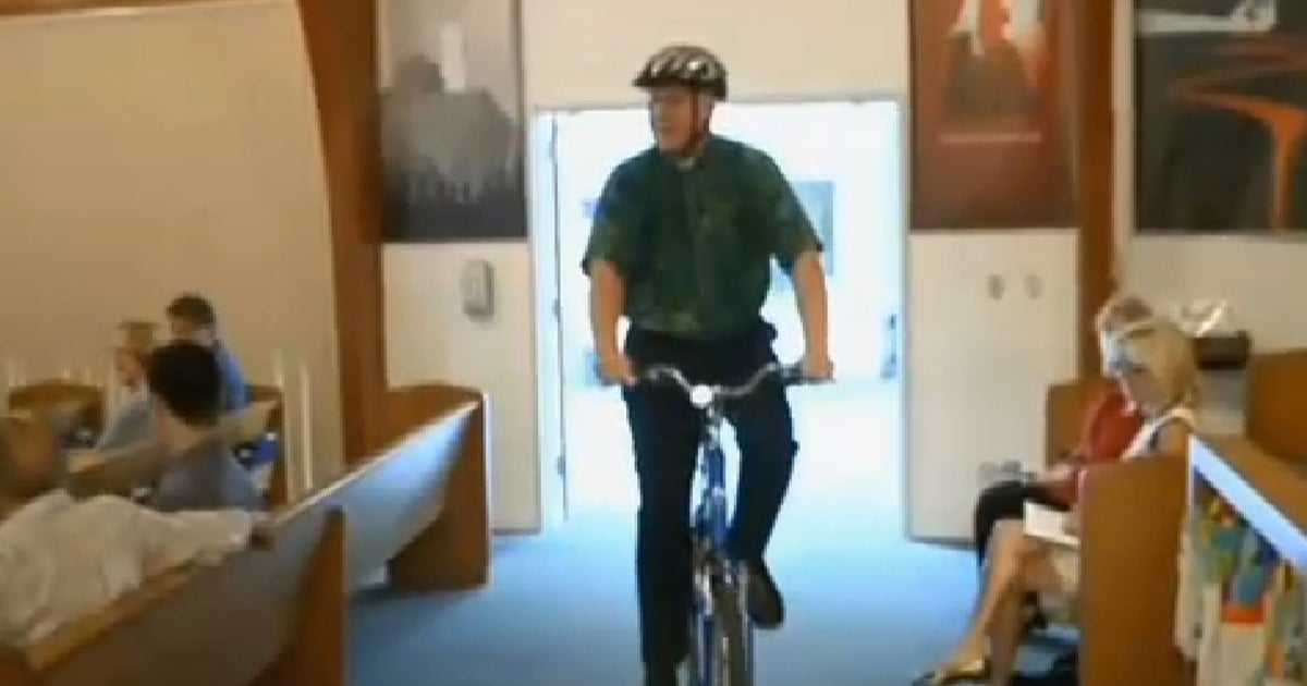 Spiritual fitness: Pastor works out during sermons - CBS News