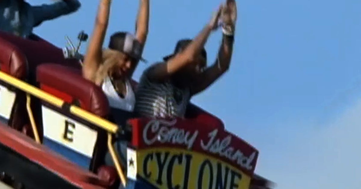 Beyonce rides Coney Island's Cyclone roller coaster - CBS News