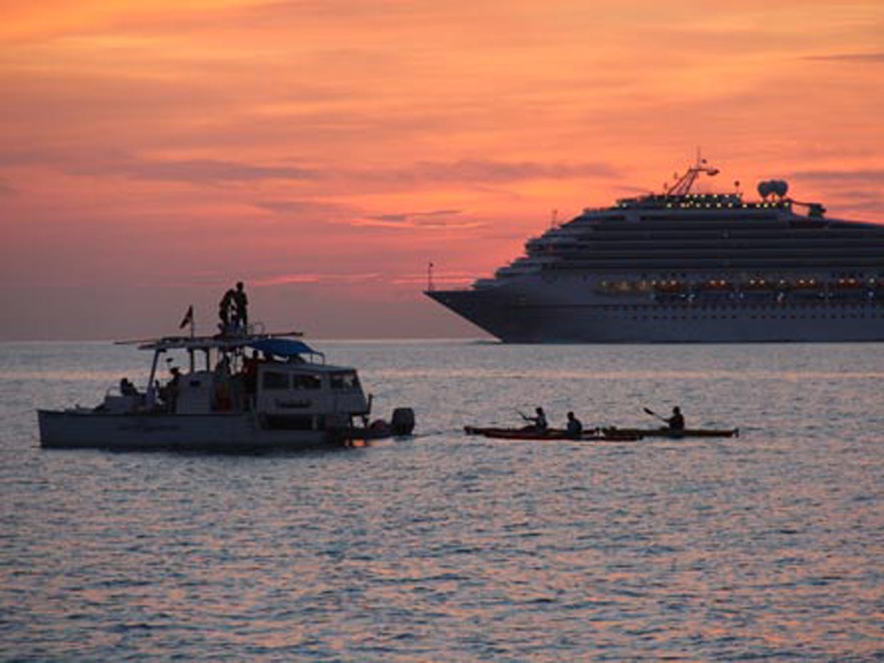 Diana Nyad completes historic swim from Cuba to Florida - CBS News