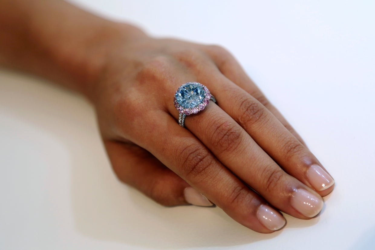 Massive flawless diamond goes to auction