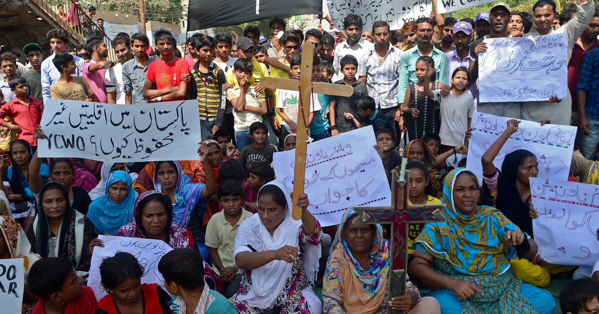 Pakistan church bombing death toll hits 81 as and Christians protest ...