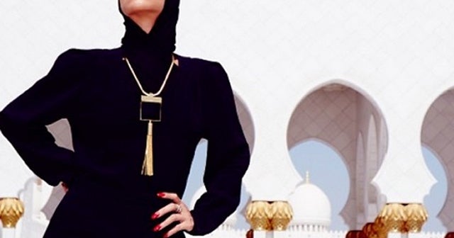 Rihanna asked to leave a mosque in Abu Dhabi - CBS News