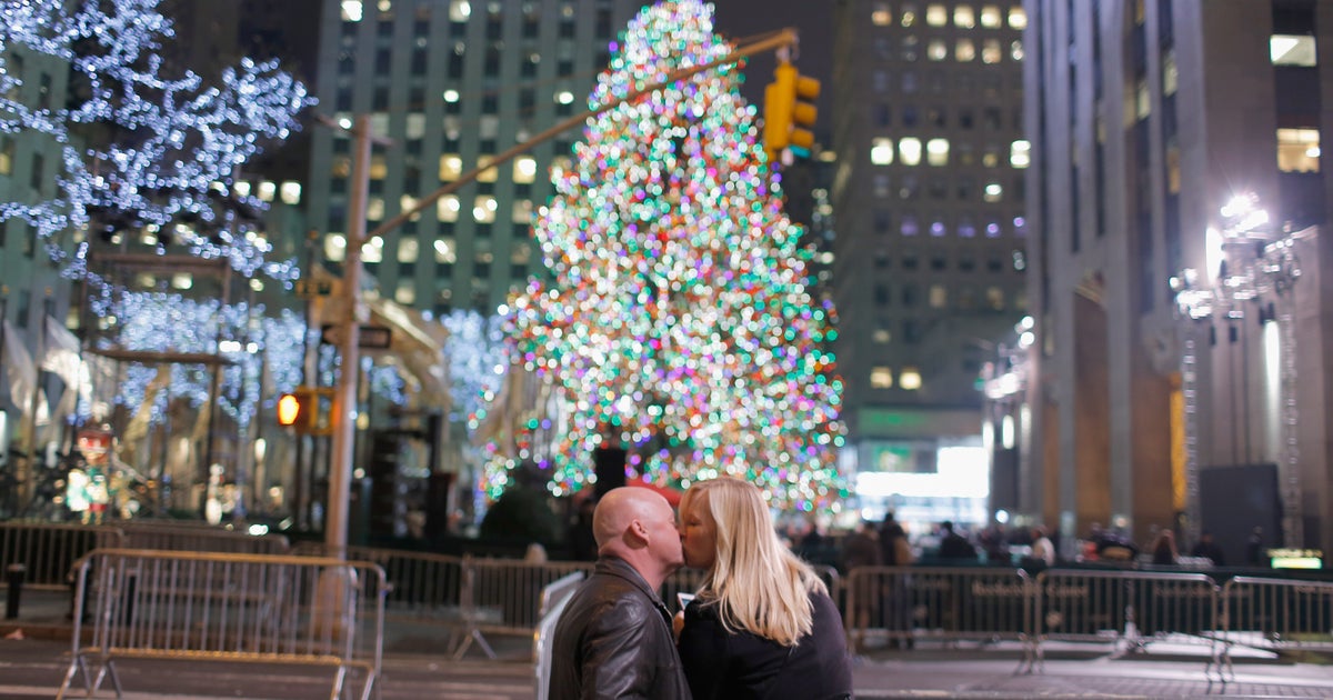 Rockefeller Christmas tree lights up