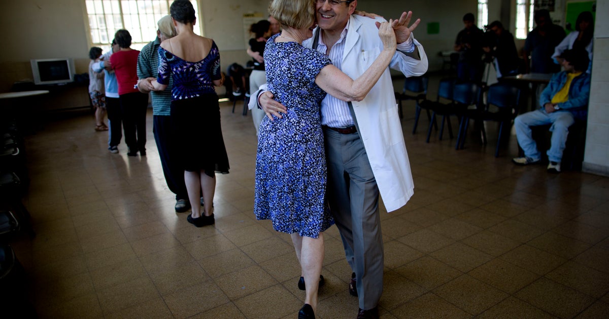 Tango therapy treats mental illness in Argentina - CBS News