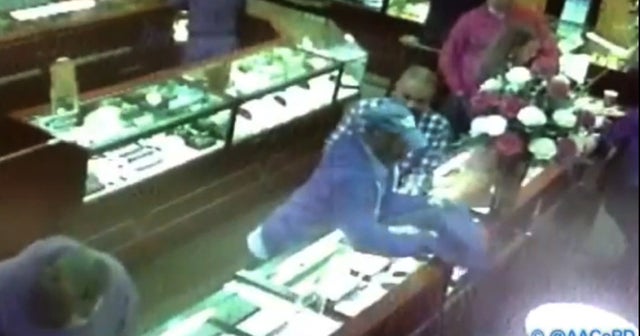 Brazen jewel theft caught on tape - CBS News