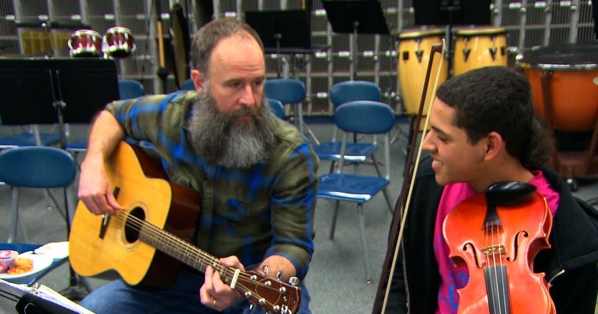 Grammy foundation awards prize for top music teacher - CBS News