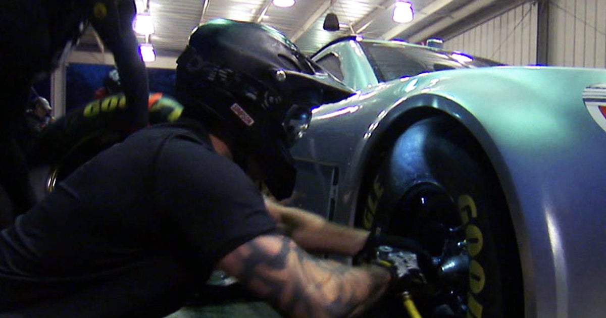 Meet NASCAR star Jimmie Johnson's pit crew - CBS News