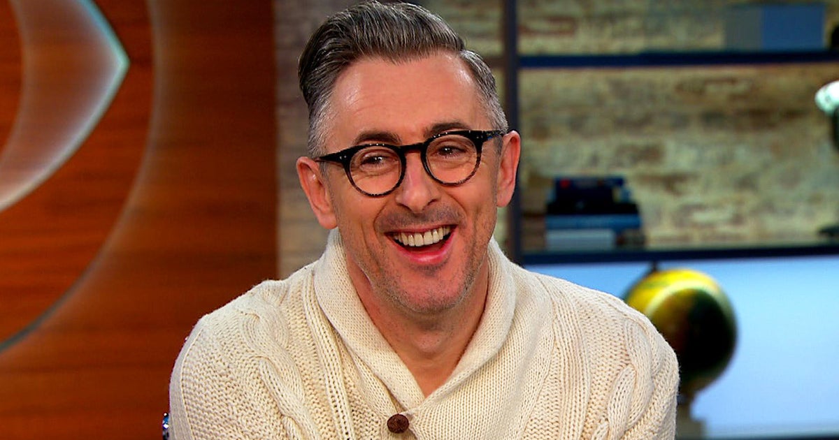 Alan Cumming on his role in "The Good Wife," return to "Cabaret" - CBS News