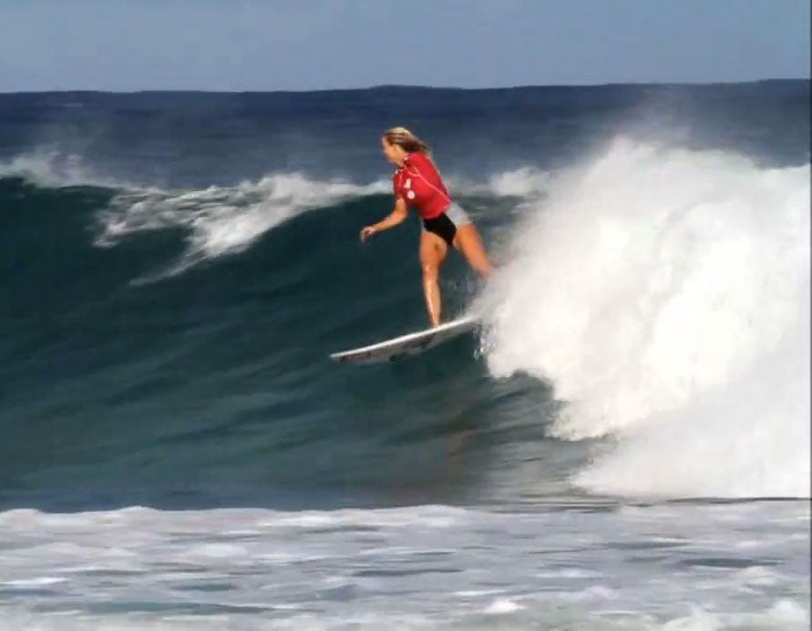 Shark-attack survivor Bethany Hamilton wins women's surfing event - CBS ...