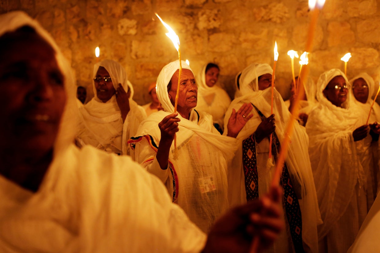 Thousands attend holy fire ceremony