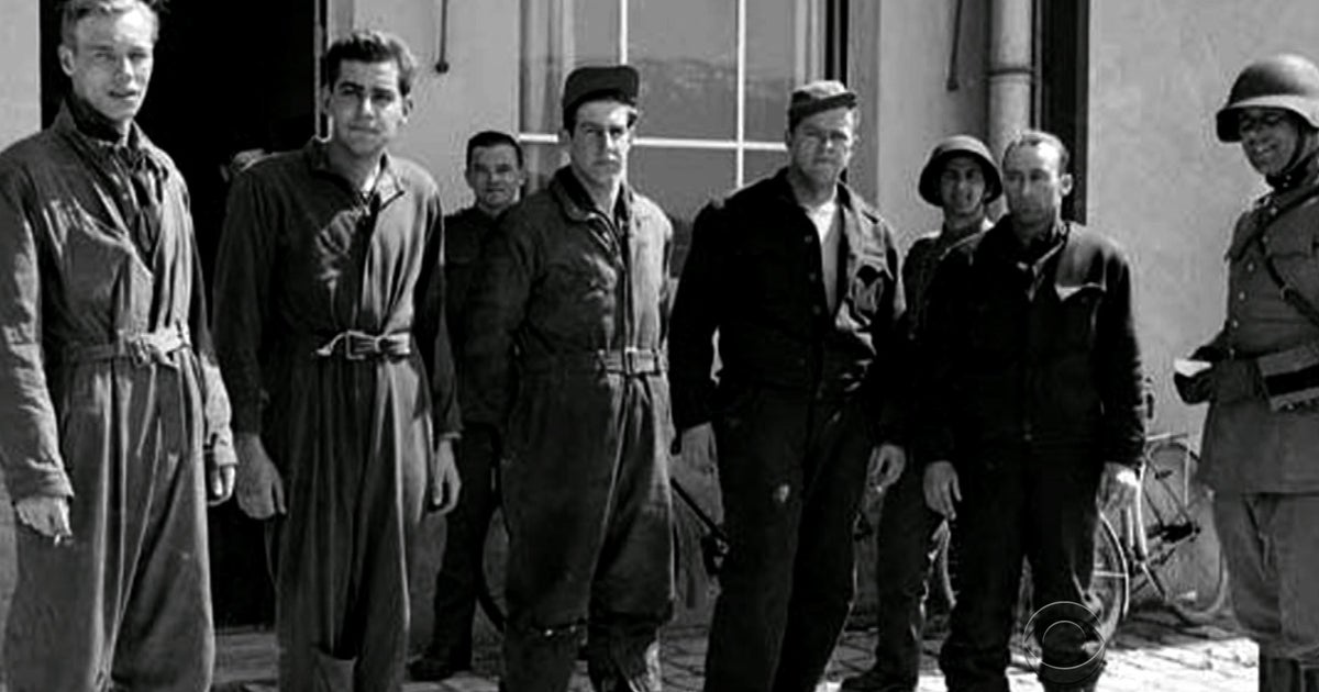 WWII POWs finally recognized as heroes - CBS News